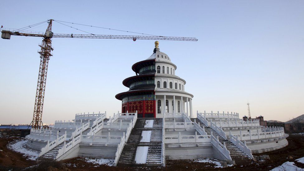 China: East meets West in 'hybrid' building - BBC News