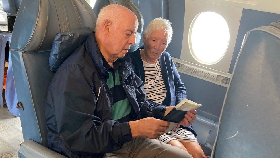 Aviation fans mark 70th anniversary of Bristol Britannia - BBC News