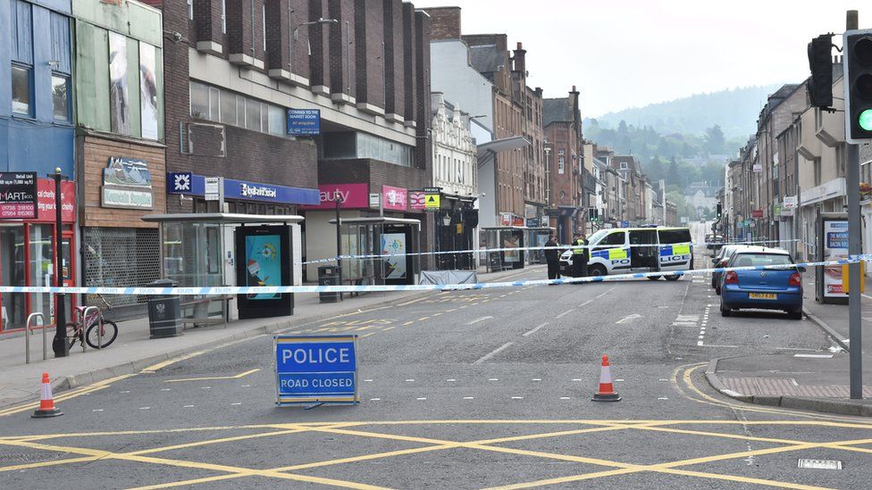 Man seriously assaulted in Perth city centre gang attack - BBC News