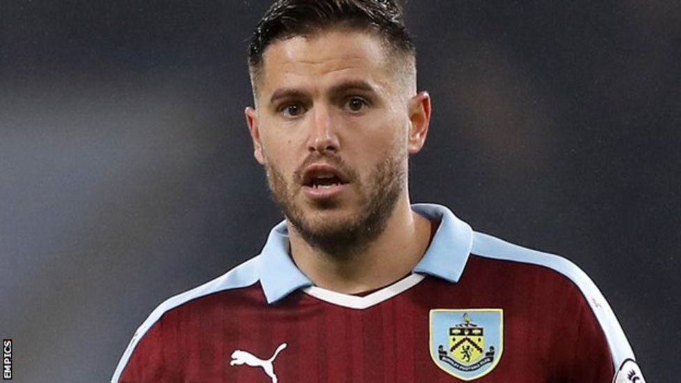 Michael Kightly: Burnley midfielder joins Burton Albion on loan - BBC Sport