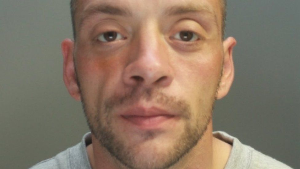 Wrexham attempted murderer Jason Roberts jailed for robbery - BBC News