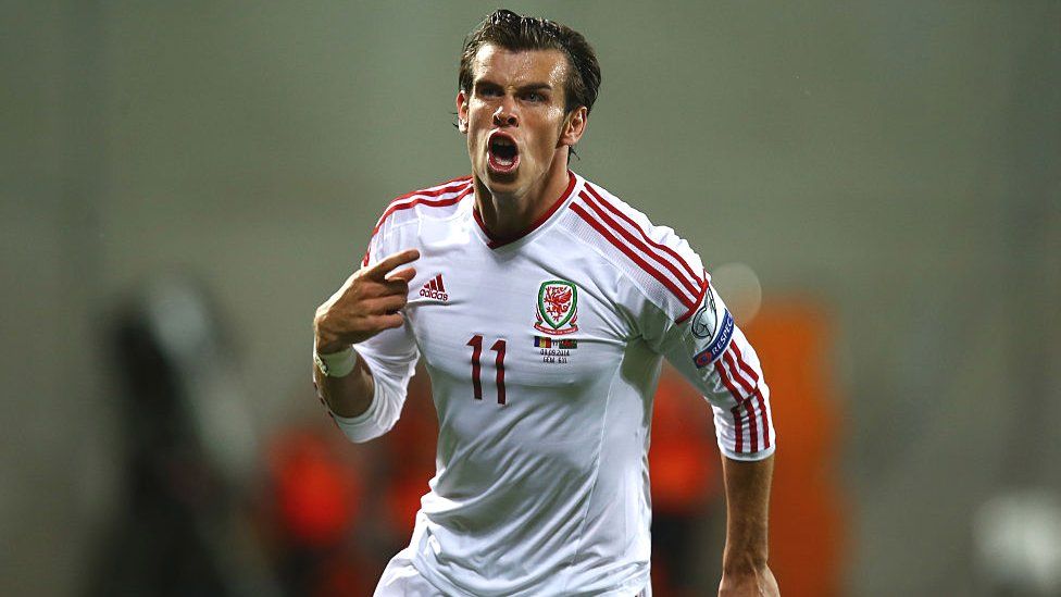 Uchafbwyntiau gyrfa Cymru Gareth Bale - BBC Cymru Fyw