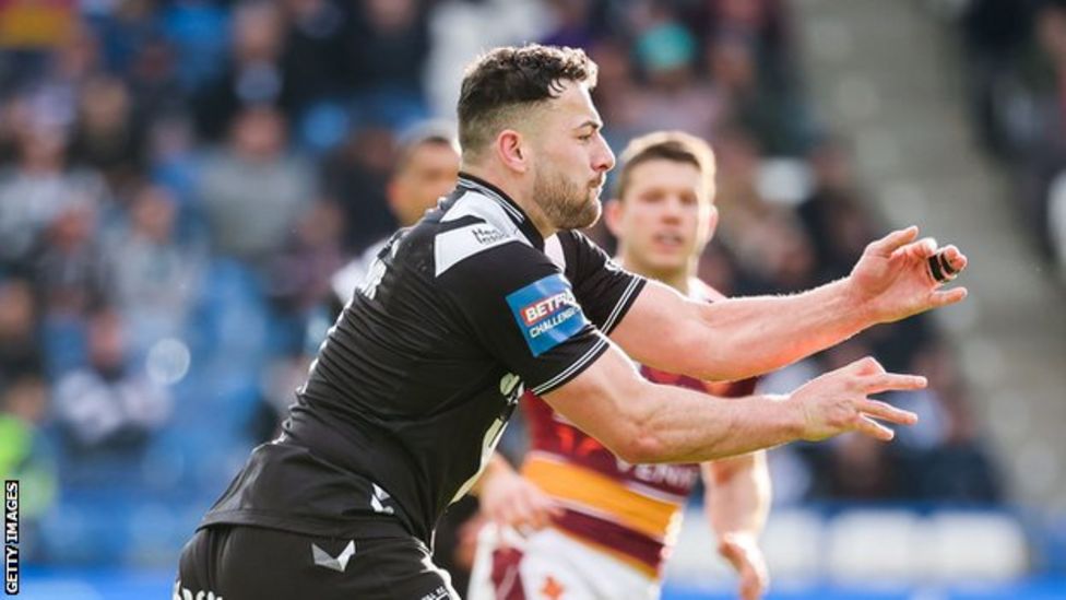 Jake Connor: Versatile back returns to Huddersfield Giants after ...