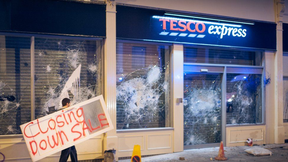Bristol 'riot' Tesco gets alcohol licence a decade later - BBC News