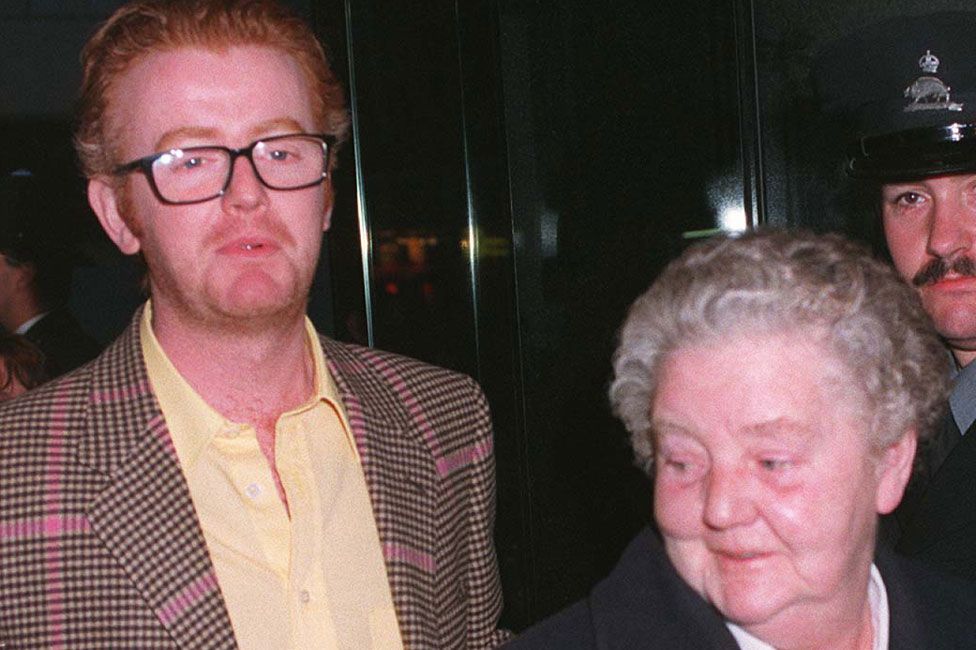 Chris Evans thanks listeners on radio return - BBC News