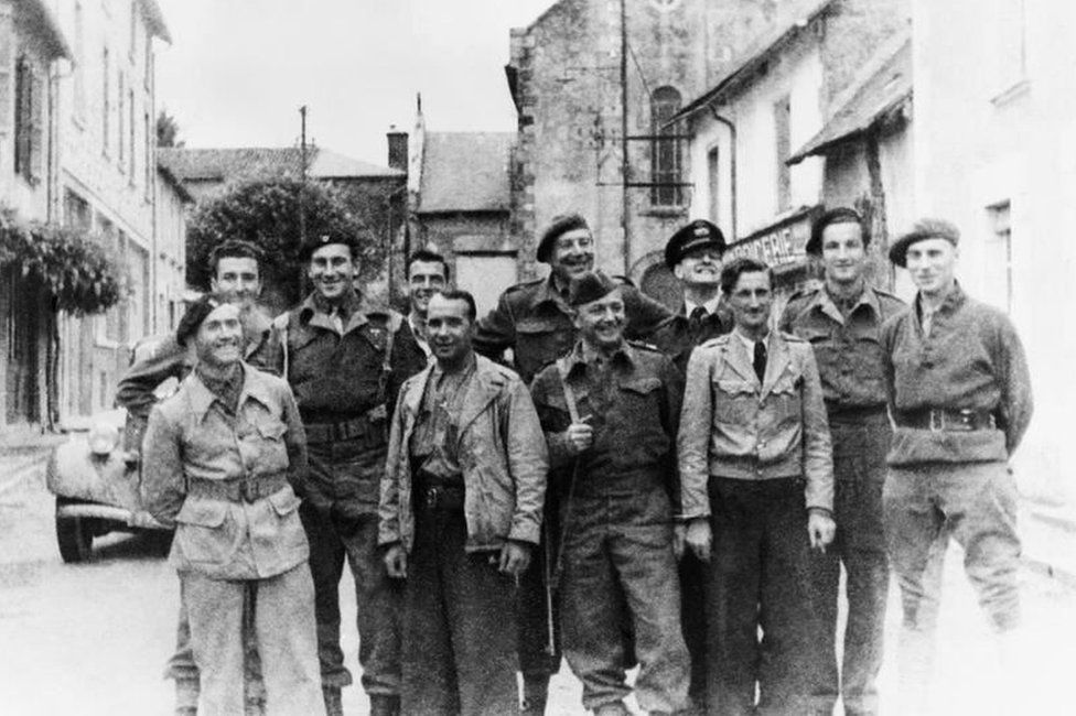 Unknown WW2 secret agent buried in Cardiff cemetery - BBC News