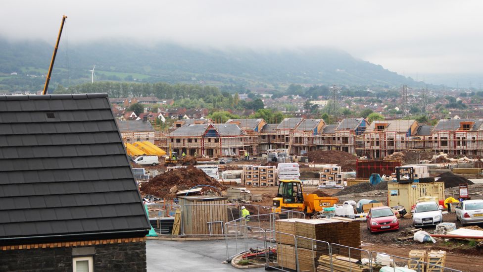 In need of modernisation? The UK’s housing crisis close up - BBC News