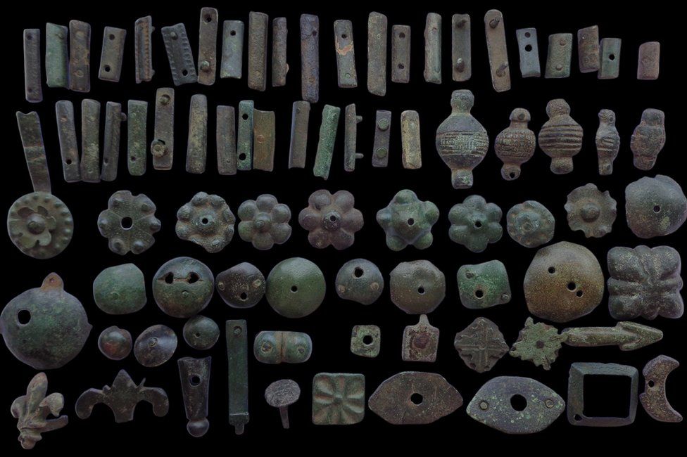 Carrot harvest helped detectorist find hoard of ancient coins - BBC News