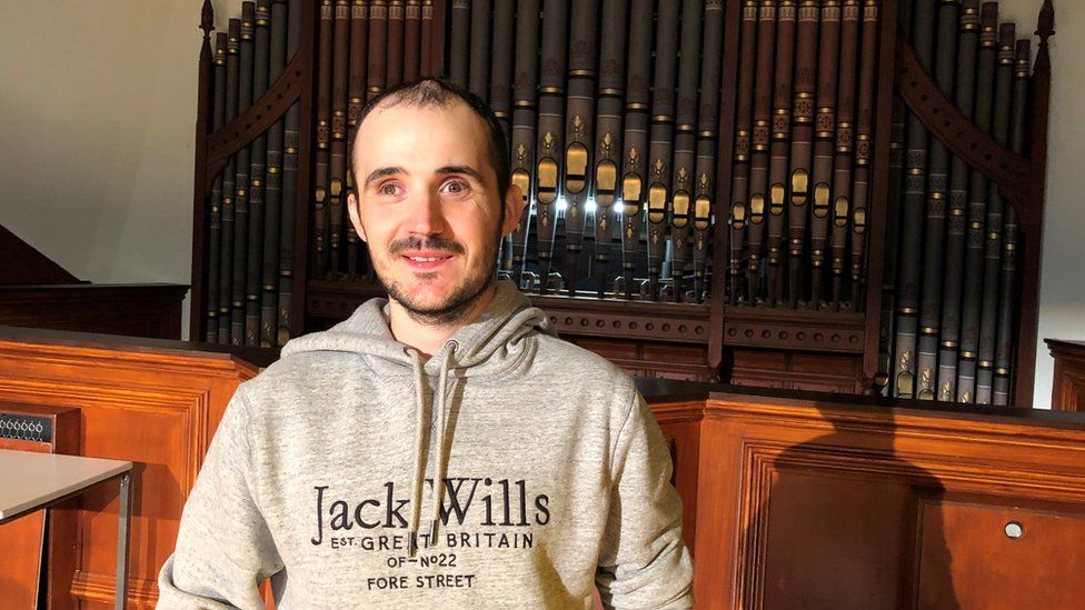 Adfer organ Soar Merthyr 'i'w holl ogoniant' - BBC Cymru Fyw