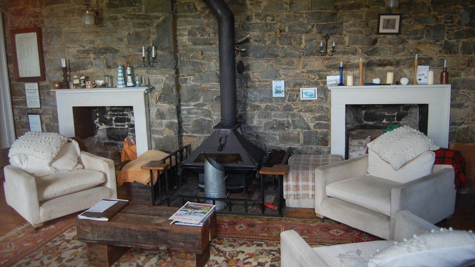 Little Ross lighthouse island up for sale - BBC News