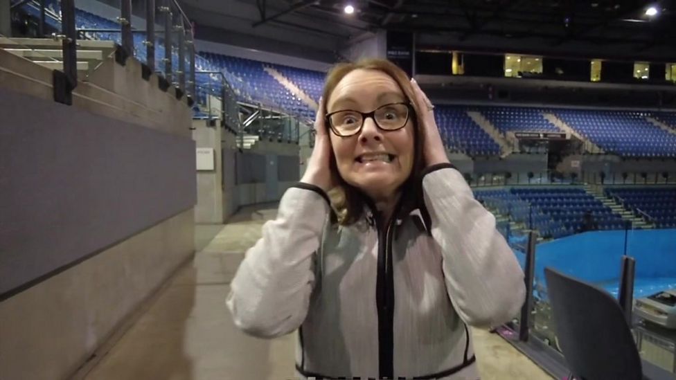 Eurovision: 2,500 people in Liverpool volunteer for 500 roles - BBC News