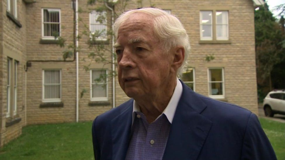 US businessman's Chipping Norton classic car museum approved - BBC News