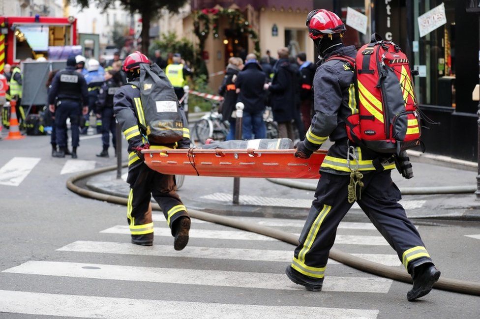 In pictures: Firefighters rush to Paris bakery blaze - BBC News