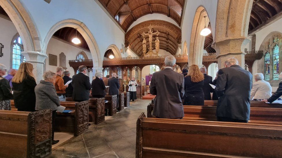 Truro Cathedral holds service of thanksgiving - BBC News