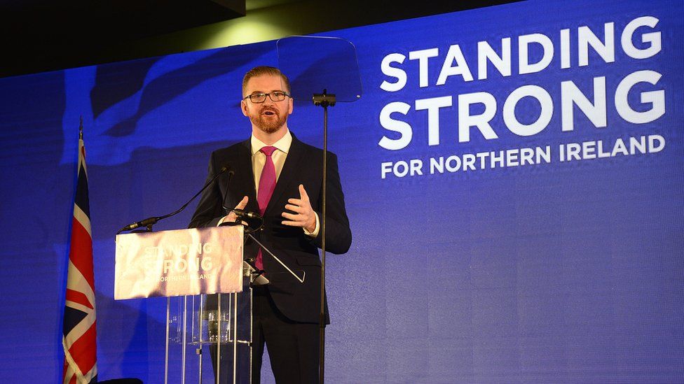 Simon Hamilton: Former DUP minister to leave politics - BBC News