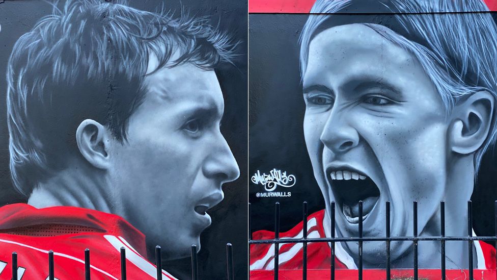 Liverpool footballers depicted in new Anfield murals - BBC News