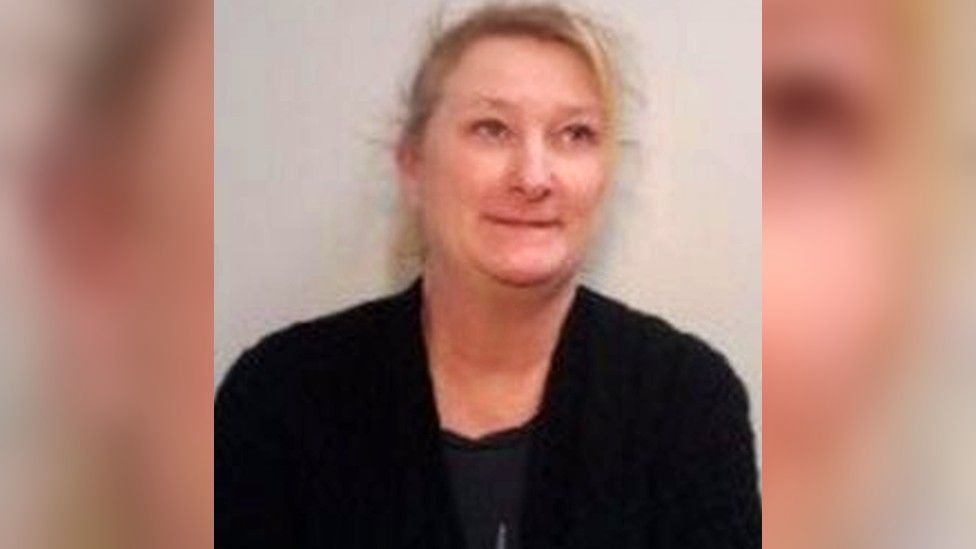 Stockport carer jailed for £25,000 theft from cancer patient - BBC News