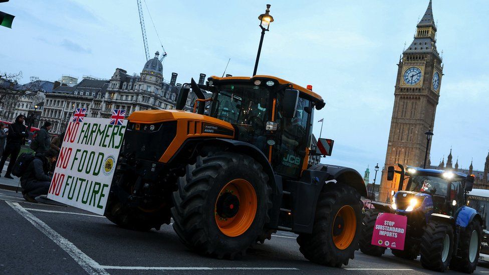 Tractors gather at Parliament in farmer go-slow protest - BBC News