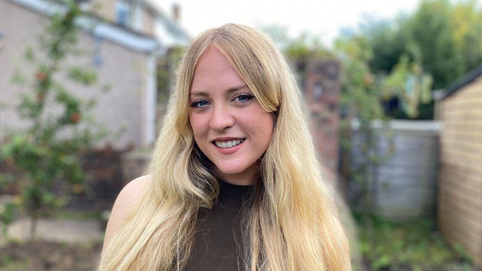 Ydy pobl ifanc 'wedi diflasu' gydag alcohol? - BBC Cymru Fyw