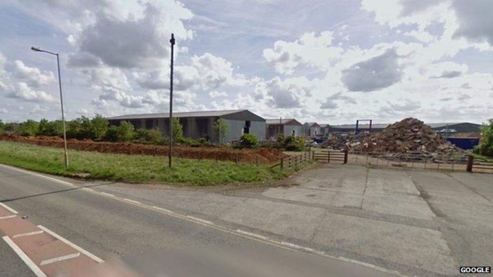 Mid UK Recycling criticised over safety after shredder death - BBC News