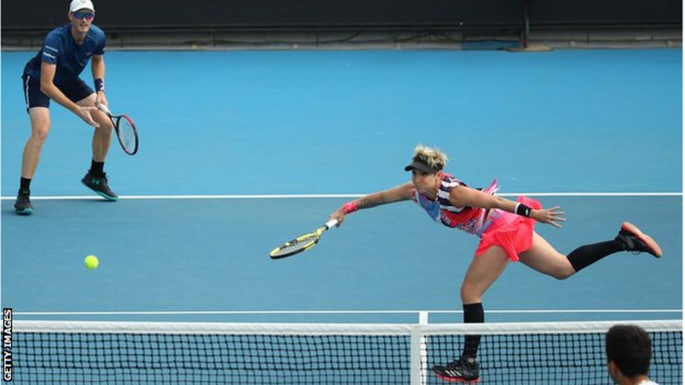 Australian Open: Jamie Murray & Bethanie Mattek-Sands into mixed doubles second round - BBC Sport