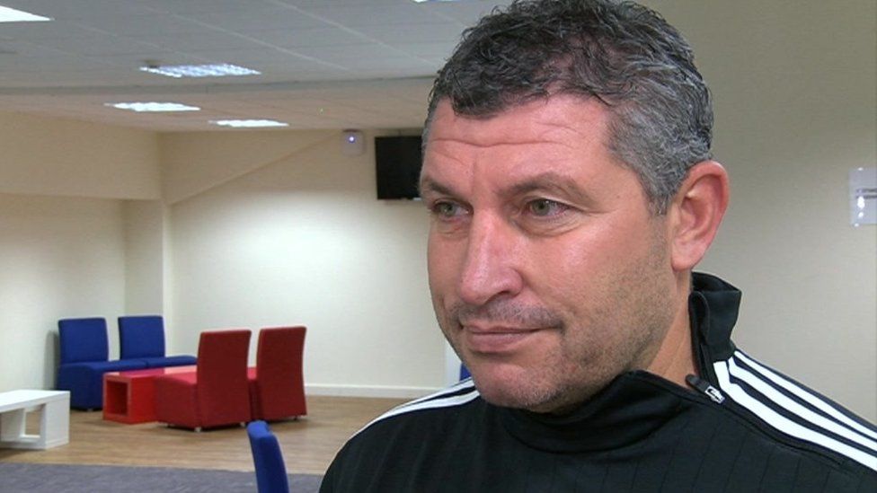Osian Roberts: Cymru wedi 'cyflawni rhywbeth anhygoel' - BBC Cymru Fyw