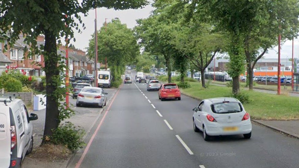 Two killed in separate crashes on Birmingham roads - BBC News