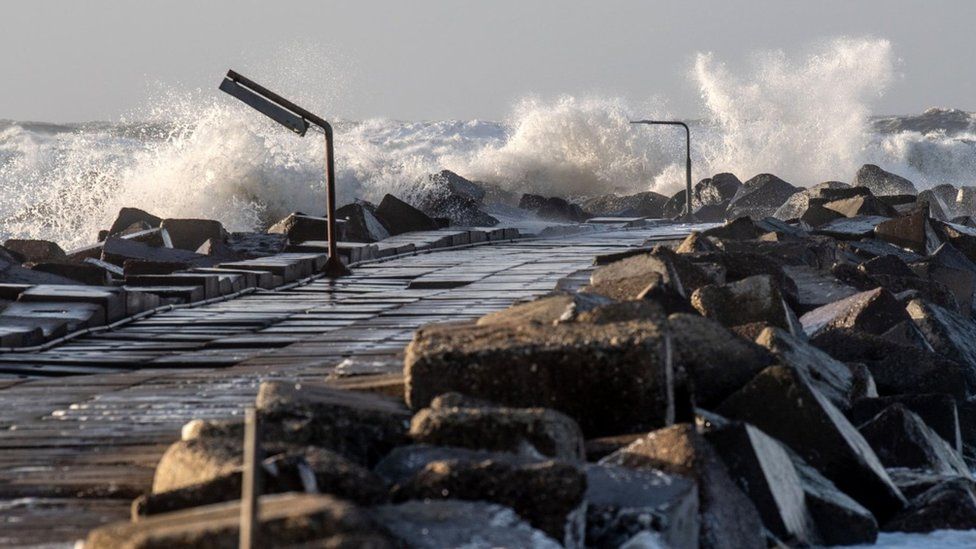 Storm Pia: Strong winds expected in parts of UK - BBC Newsround