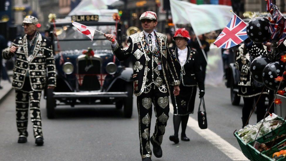London's New Year parade: Thousands perform in 34th event - BBC News