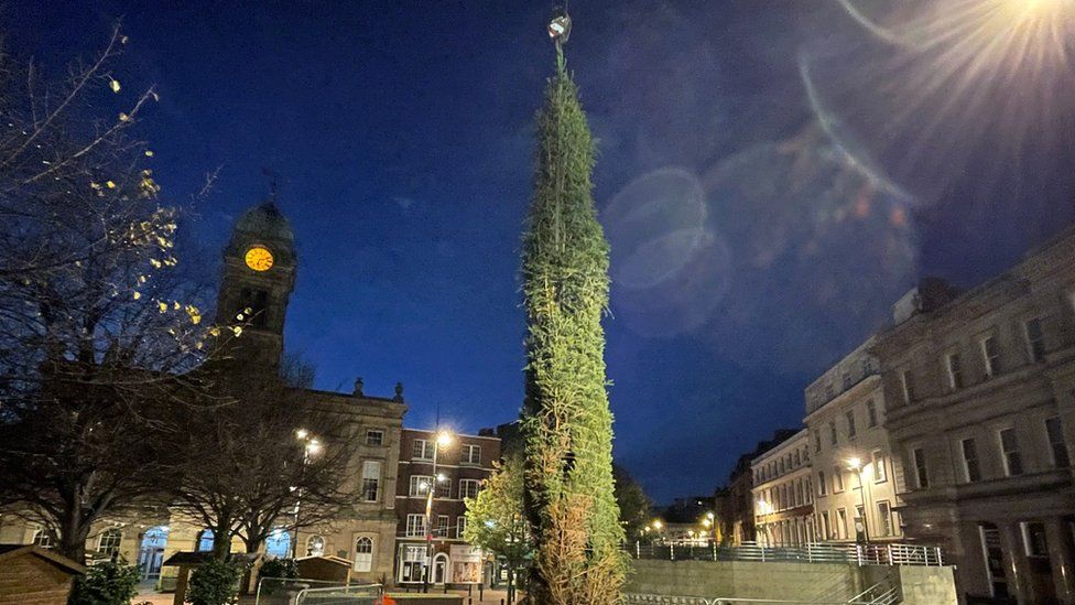 Derby Christmas tree put in place ahead of city lights switch-on - BBC News