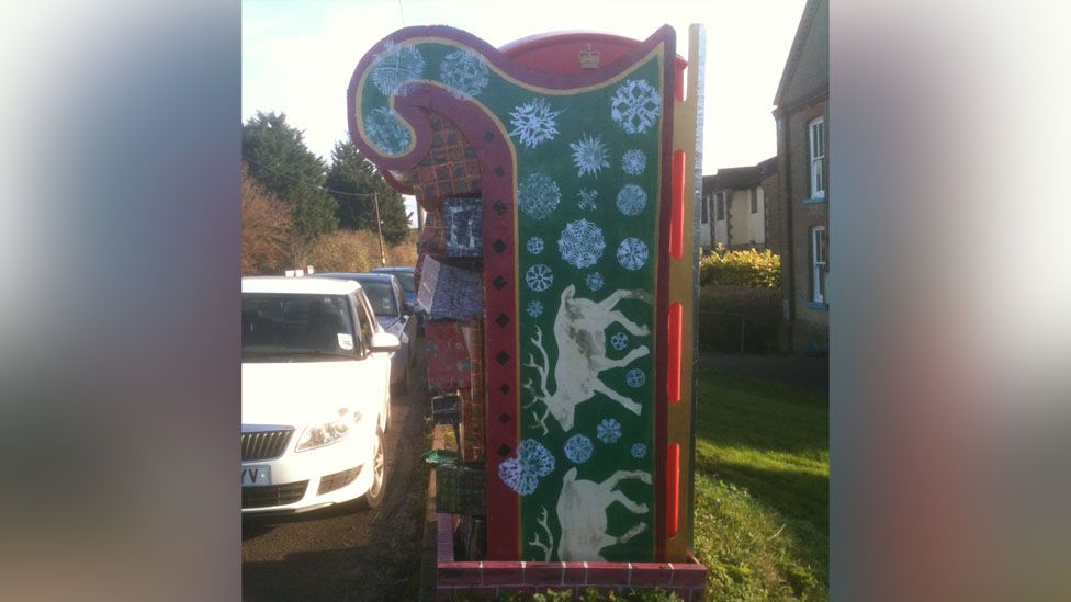 Rudolph the red phone box reindeer honours delivery drivers - BBC News