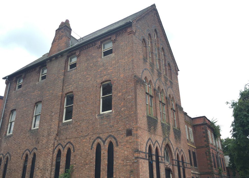 Chester Roman excavation row prompts thousands to sign petition - BBC News