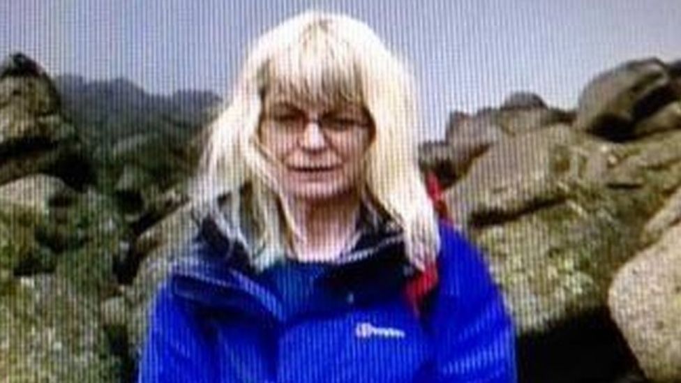 Body found in search for missing Perthshire woman - BBC News