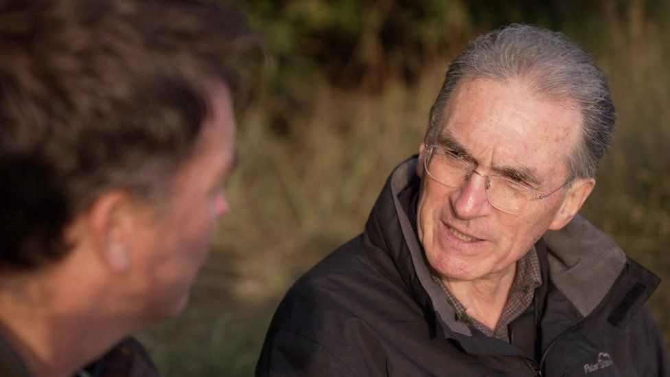 Dŵr Cymru'n cyfaddef gollwng carthion anghyfreithlon - BBC Cymru Fyw