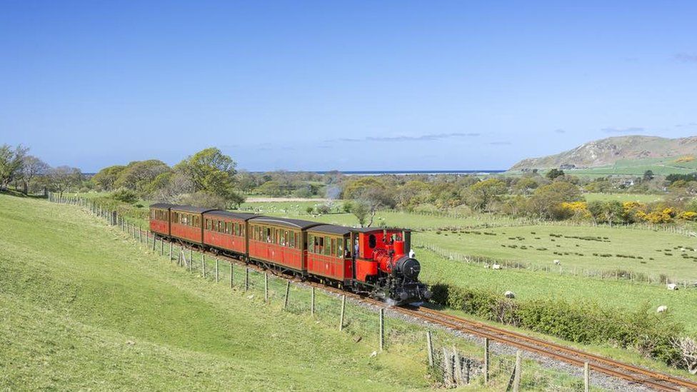 Talyllyn Railway marks locomotives' 100th birthday - BBC News