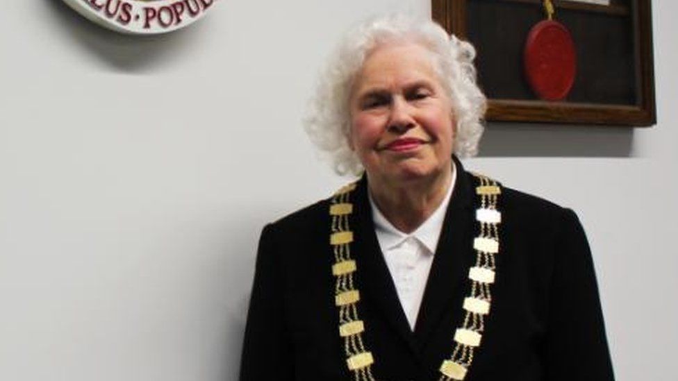 Rushcliffe mayor sparks fury with 'Santa's not coming' comments - BBC News