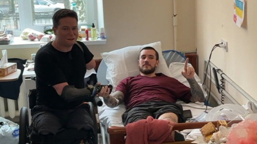 Ukraine war: Injured soldiers aided by Hampshire amputee - BBC News