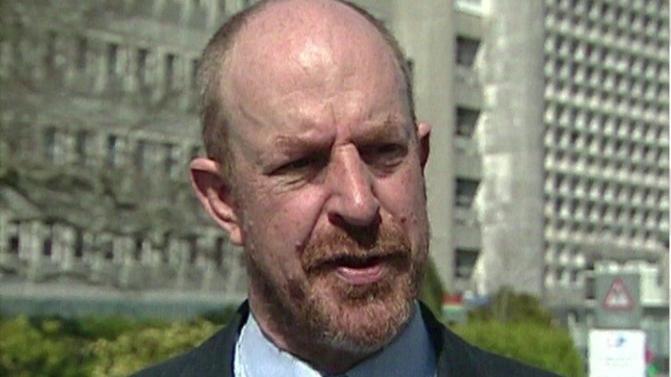 Medical director struck off for ignoring concerns - BBC News