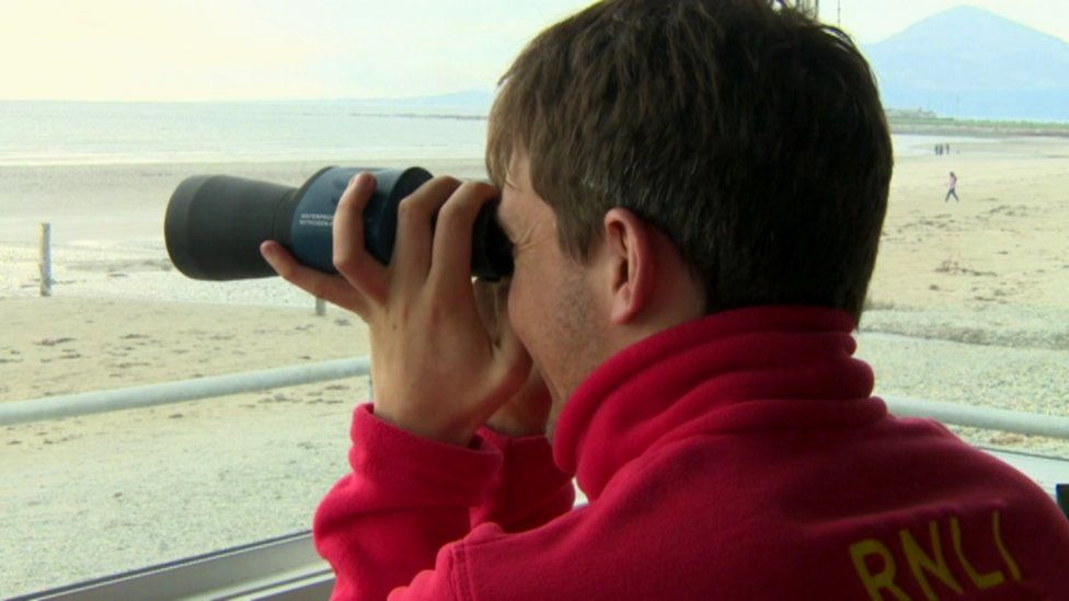 Summer lifeguard patrols on 11 Northern Ireland beaches - BBC News