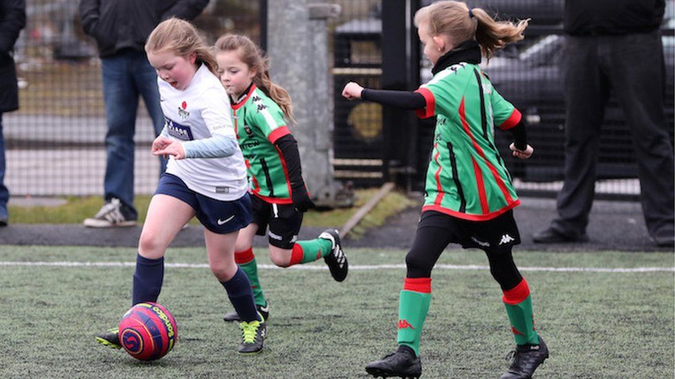 Women's football: Tackling stereotypes by developing talent - BBC News