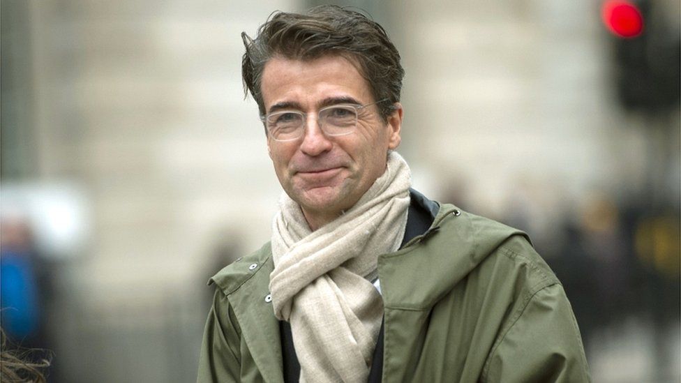 Royal Opera House front row punch: Solicitor fined - BBC News