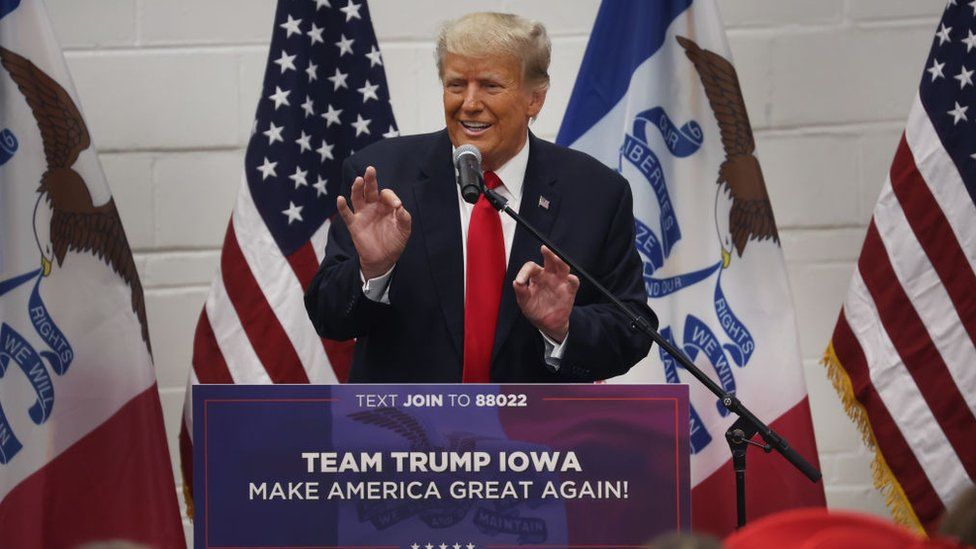 Newspaper headlines: 'Johnson quits over Partygate' - BBC News