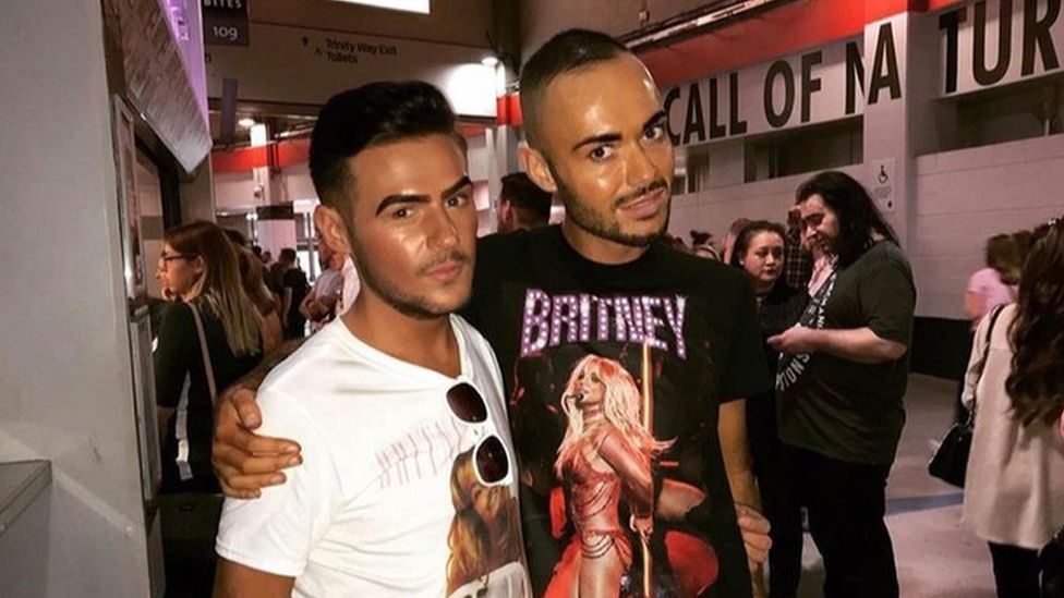 'Love Island generation' skin cancer fear - BBC News