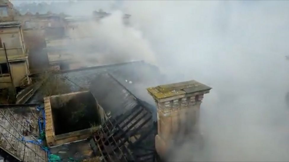 Roads reopened after fire at Corby Earlstrees Industrial Estate - BBC News