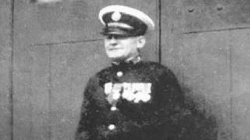 New headstone for Royal Navy sailor's Birmingham grave - BBC News