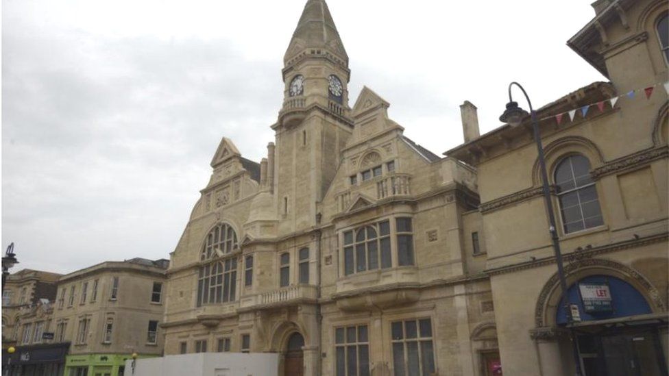 Trowbridge town hall refurb reaches key milestone - BBC News