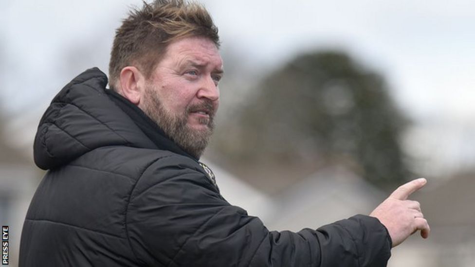 Niall Currie takes over as Carrick Rangers boss - BBC Sport