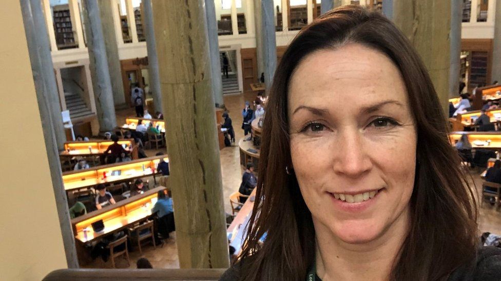 Dorset centre launches Thomas Hardy archive project - BBC News