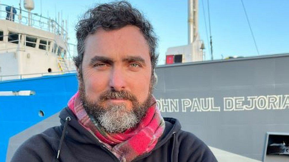 Anti-whaling ship to sail from Hull for global mission - BBC News