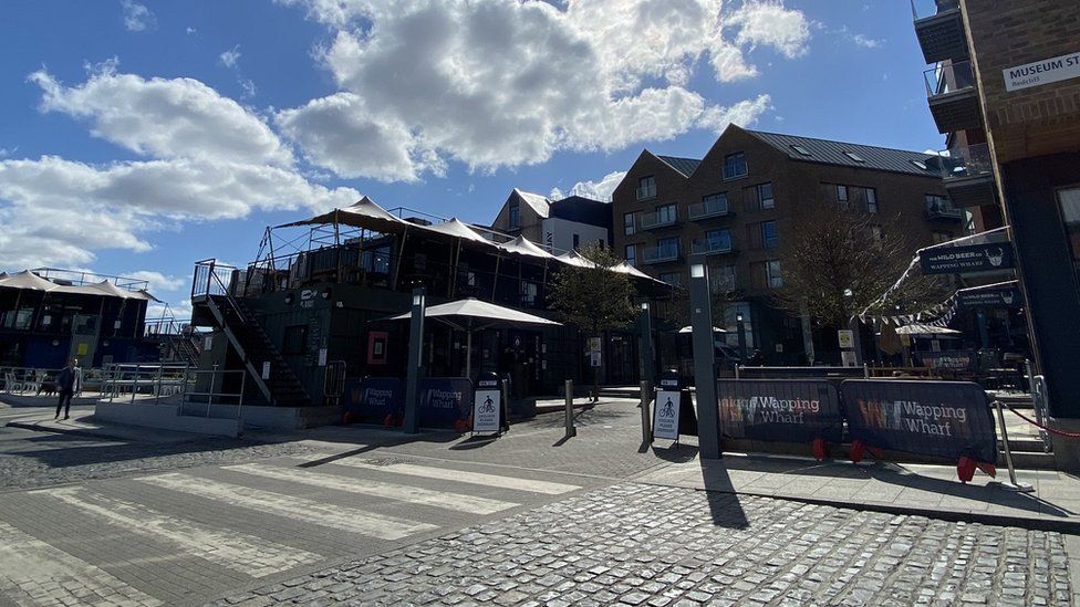 Wapping Wharf: Gaol Ferry Bridge to reopen - BBC News